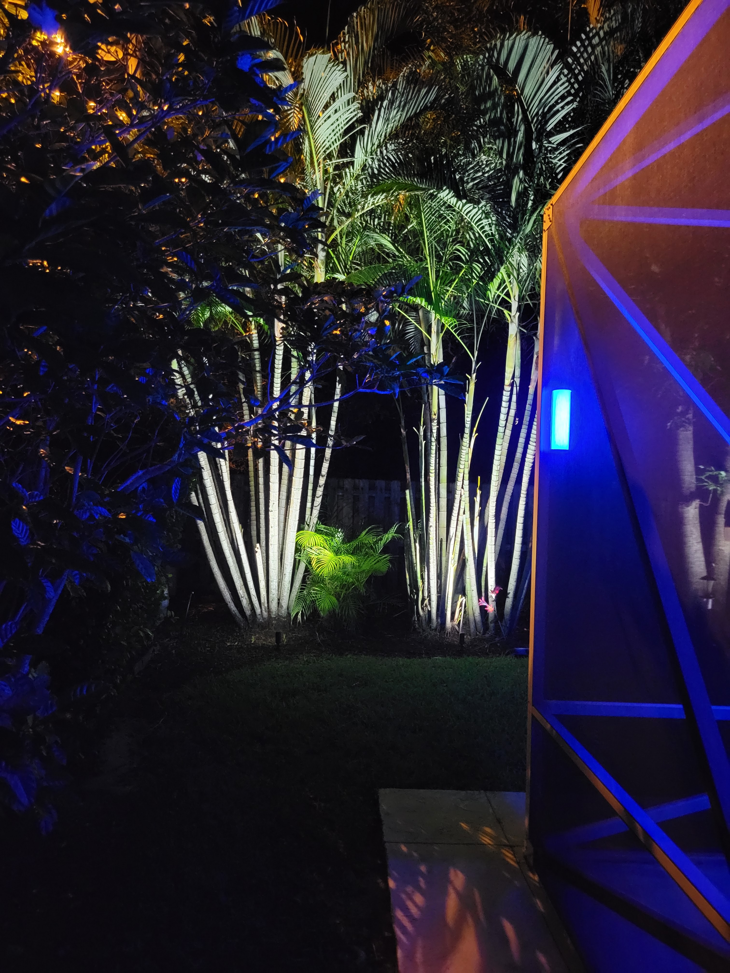 Landscape Lights and Design – Luxurious LED Lighting Systems